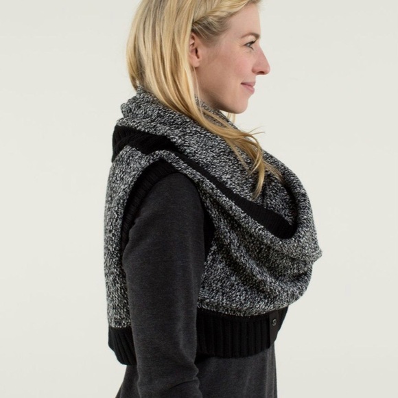 lululemon athletica | Accessories | Lululemon Vinyasa Infinity Scarf ...